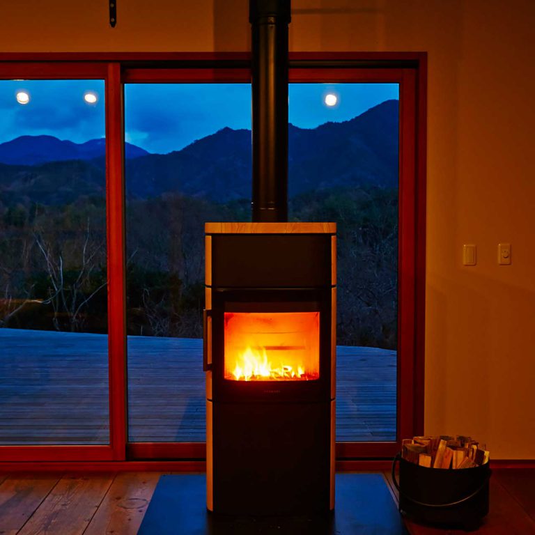 HWAM 4660m Sandstone | 薪ストーブの魅力満載エープラス